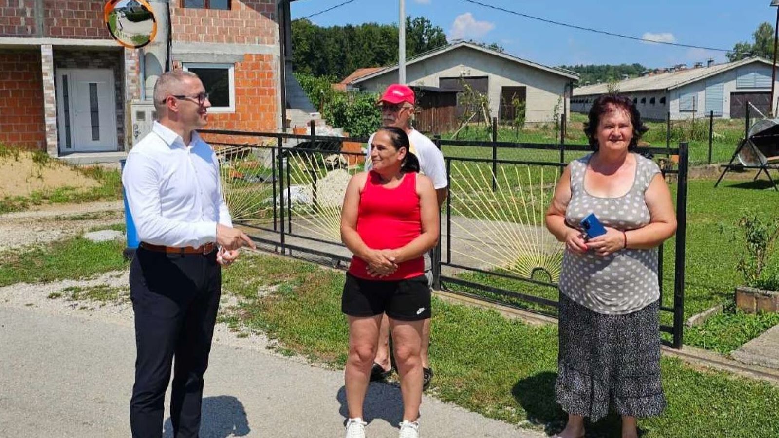 Mještanima Ratkovca kod Prnjavora smeta miris sa farme ćurki (VIDEO ...